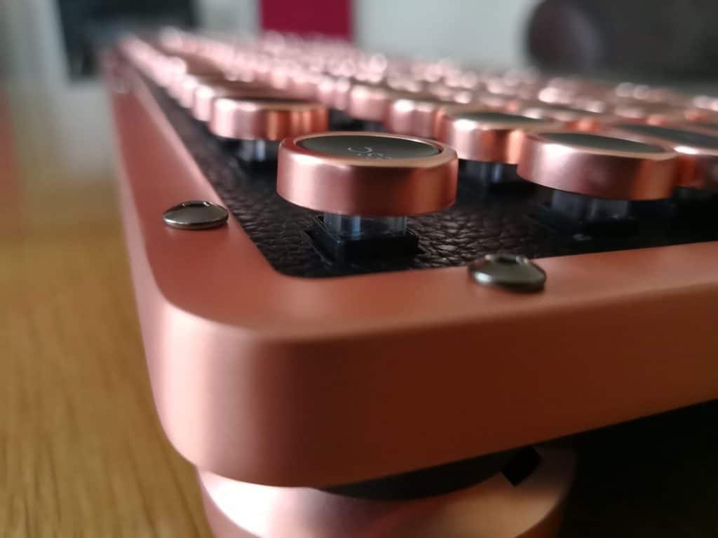 Azio Retro Classic Bluetooth Mechanical Keyboard Review