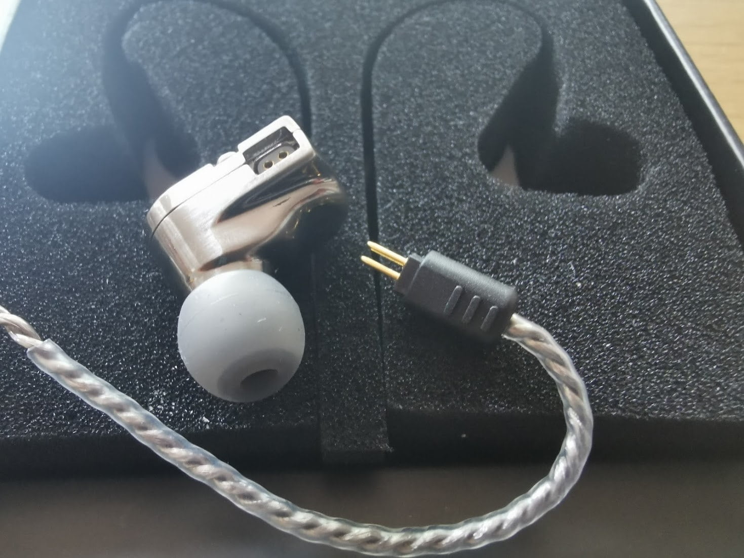 RevoNext QT5 Earphone Review - Affordable dual driver earphones with ...