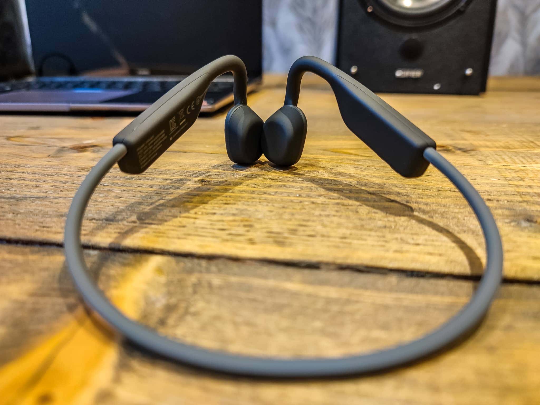 Aftershokz Openmove Review – Affordable bone conduction open fit ...