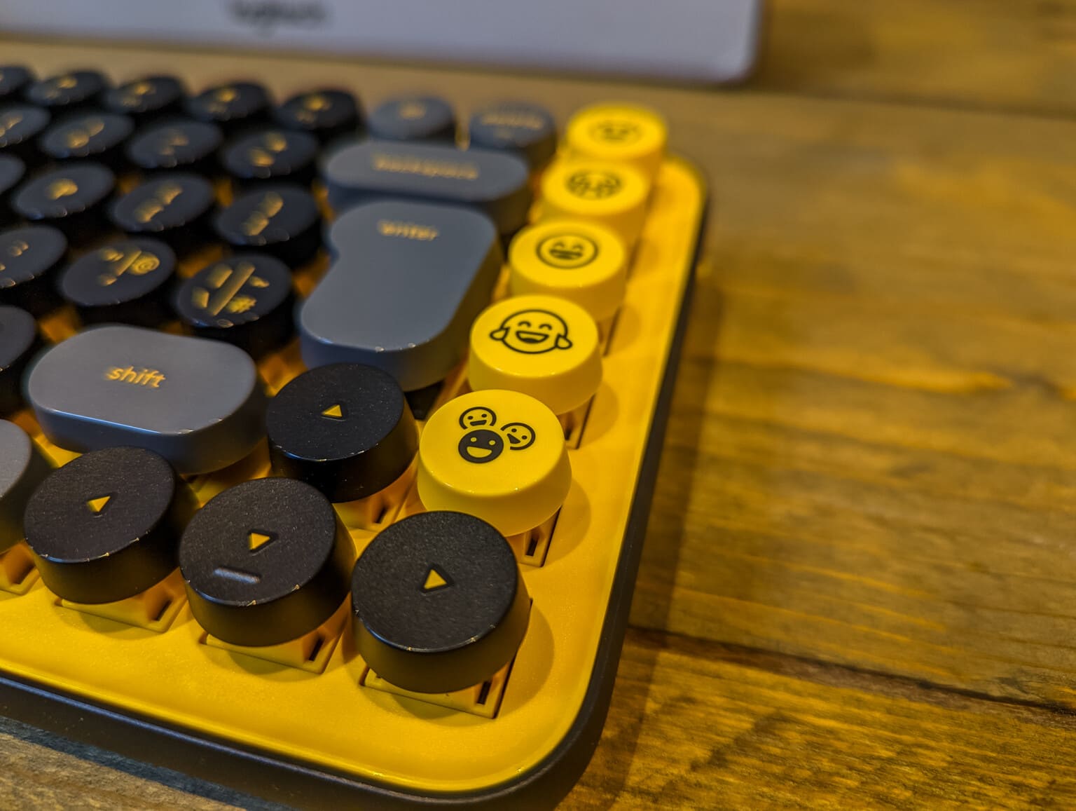 Logitech POP Keys Keyboard Review – A Gen-Z focussed mechanical ...