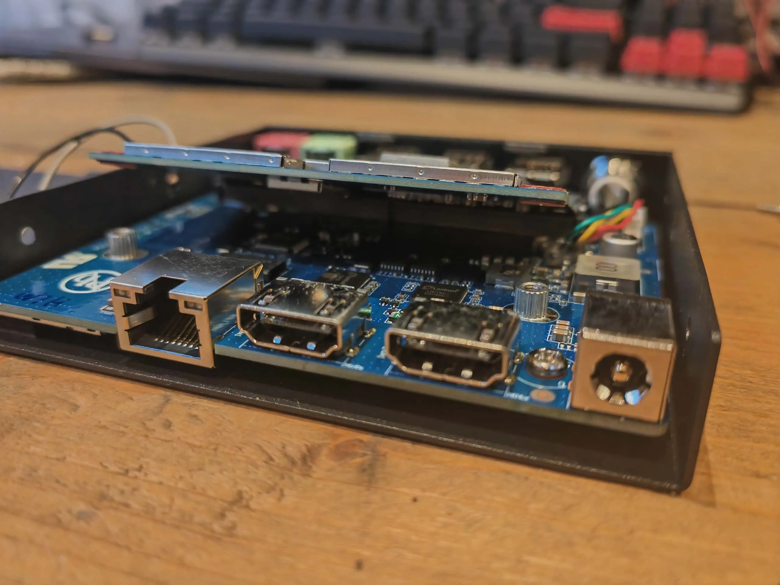 Apcsilmic DOT 1 Mini PC Review – A Desktop PC Running Windows 11 Arm ...