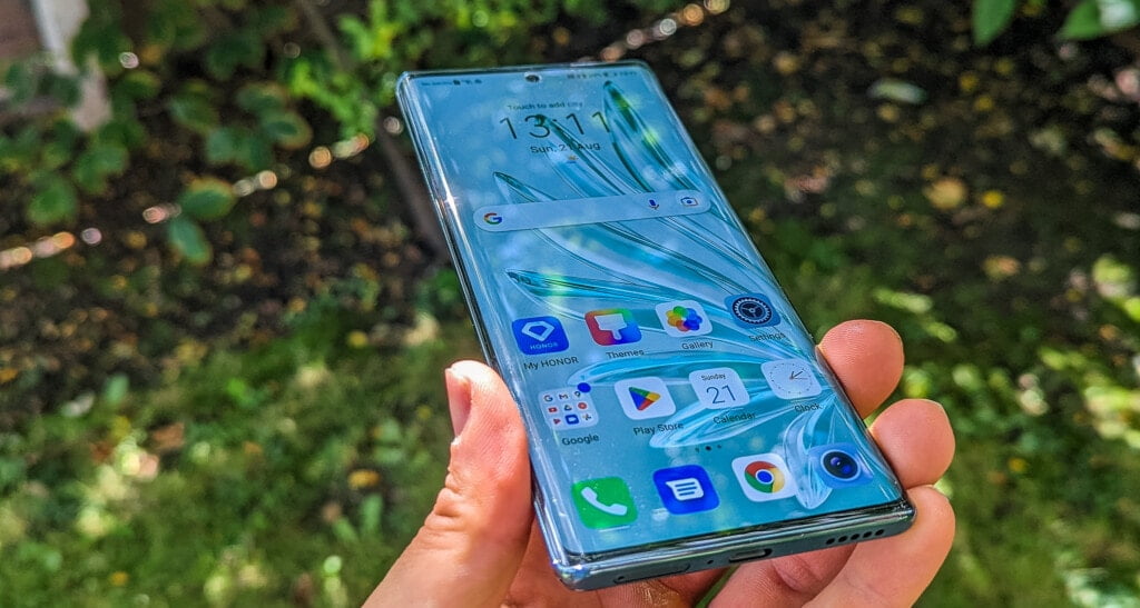 Honor 70 Review – The new 54MP Sony IMX800 camera helps this stand out ...