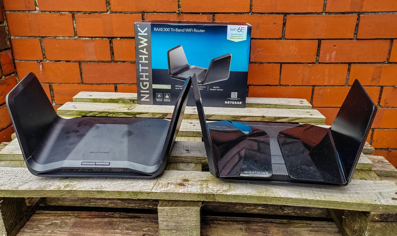 How to Boost the WiFi Signal Through Walls – Improve WiFi around your home