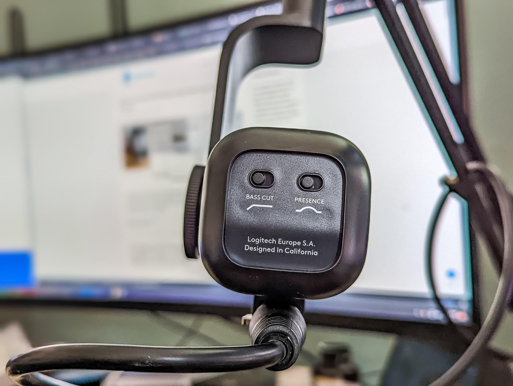 Logitech for Creators Blue Sona Microphone Review - A dynamic XLR ...