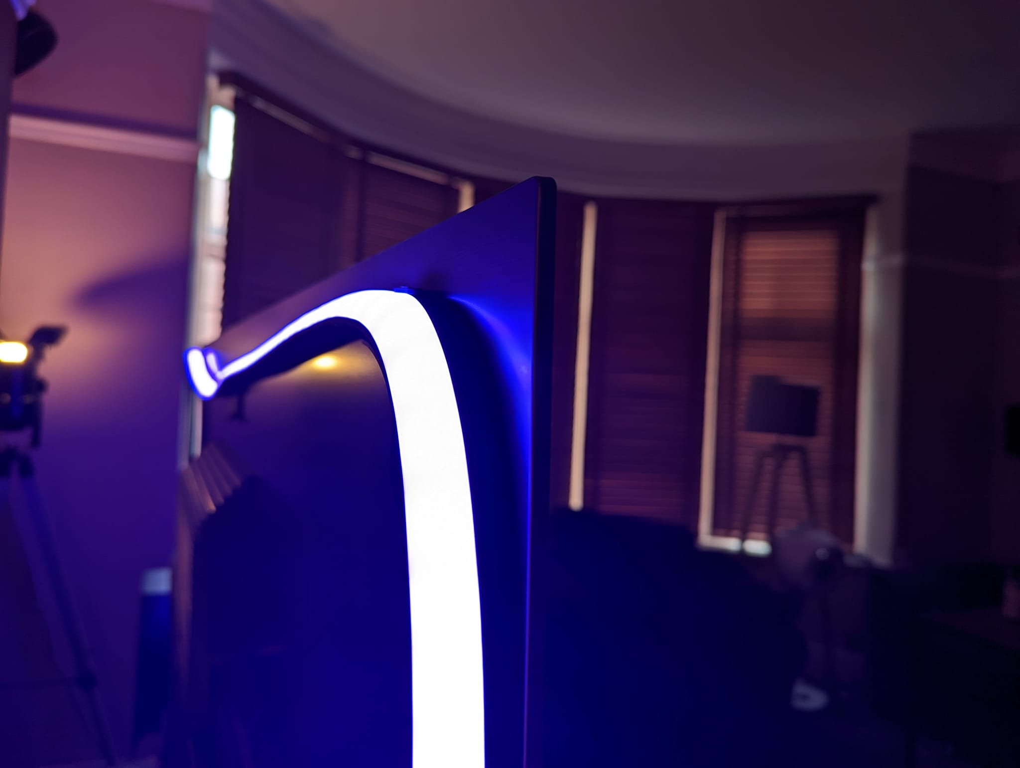 Philips Hue Play Gradient Lightstrip Review – With comparison vs ...