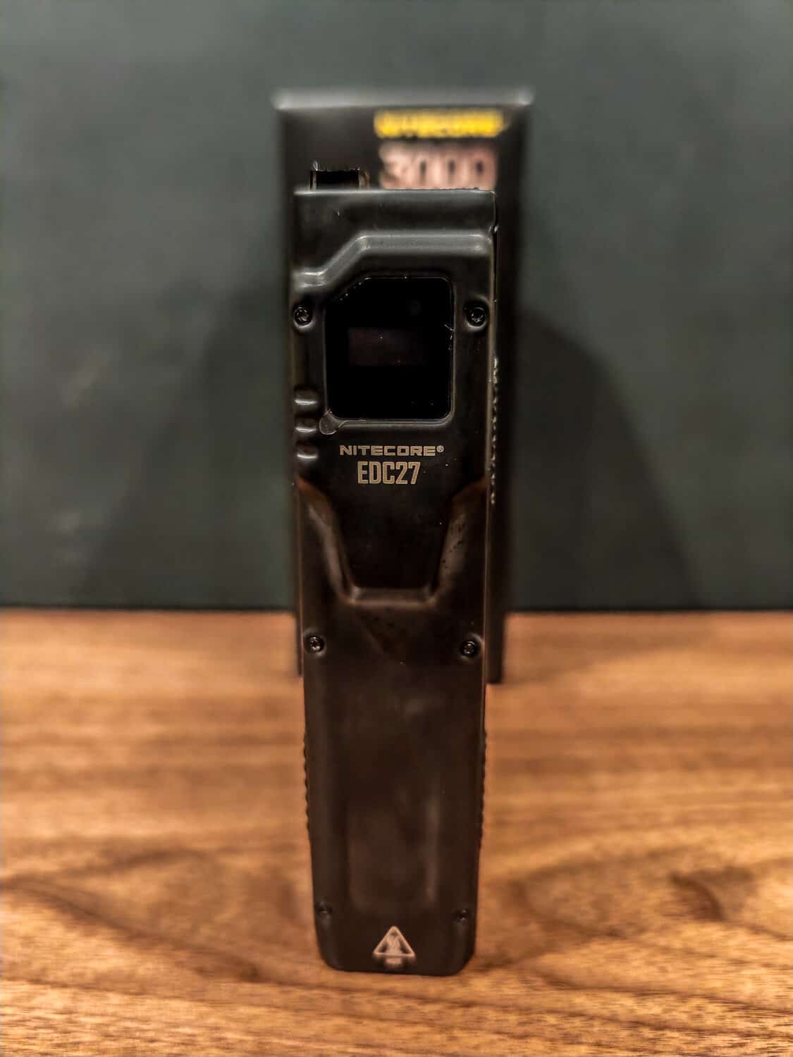 Nitecore EDC27 Slim Flashlight Review – Every Day Carry Flashlight with ...