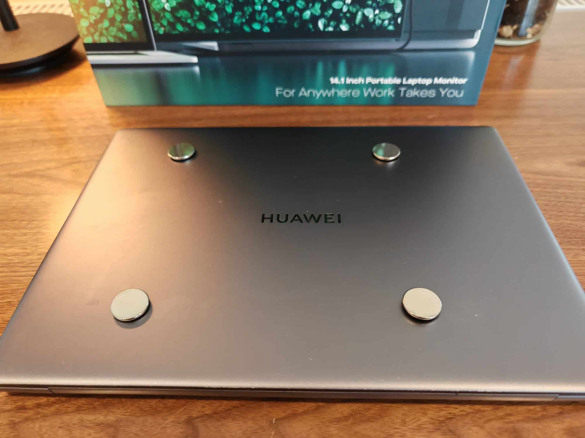 Mobile Pixels Duex Max Portable Monitor Review: Improved design vs Trio ...