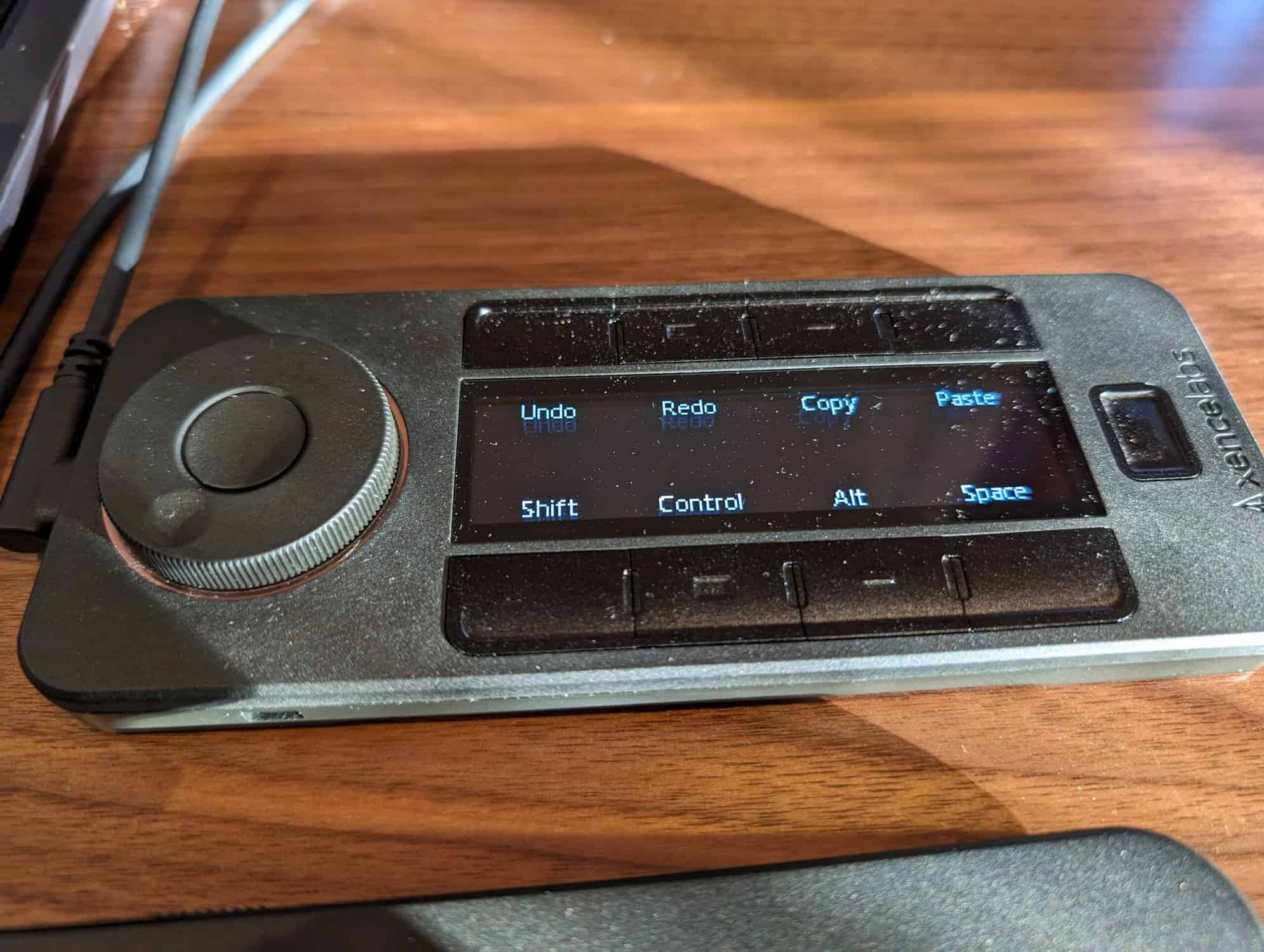 Xencelabs Pen Tablet Medium Bundle Review – A more affordable alternative vs Wacom Intuos Pro