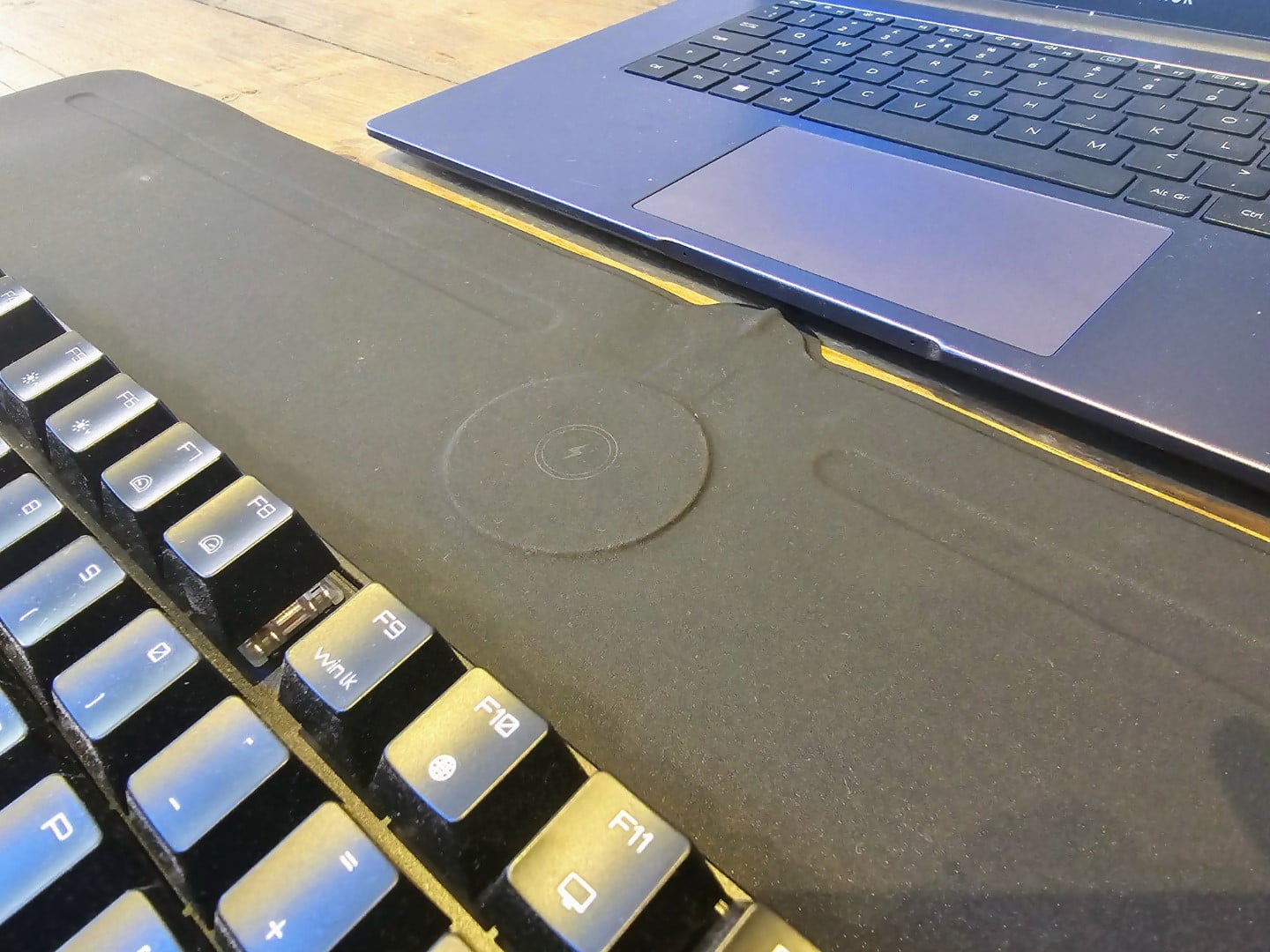 Zagg Wireless Charging Desk Mat Review