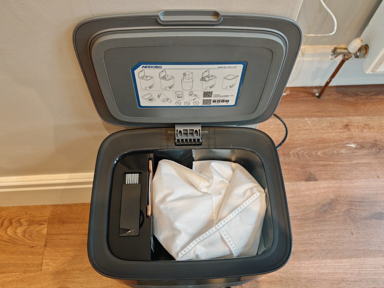 AIRROBO T20+ Review - 2 in 1 Robot Vacuum and Mop with Self Emptying