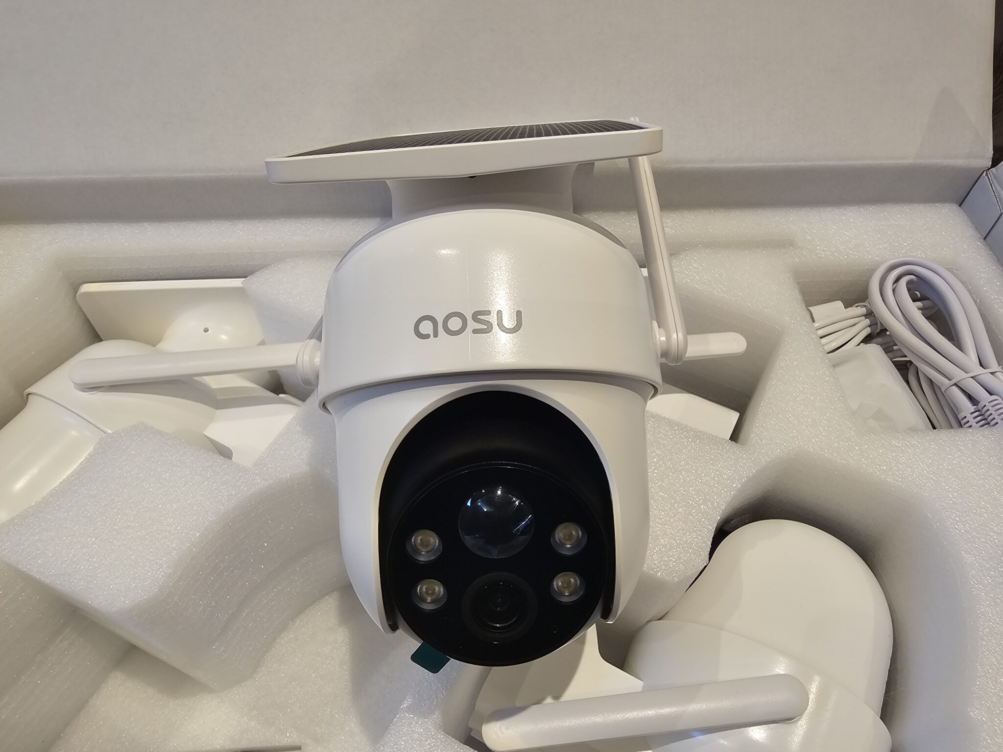 AOSU C9C-4H SolarCam D1 Classic Kit Review: Solar Pan Tilt Wireless ...