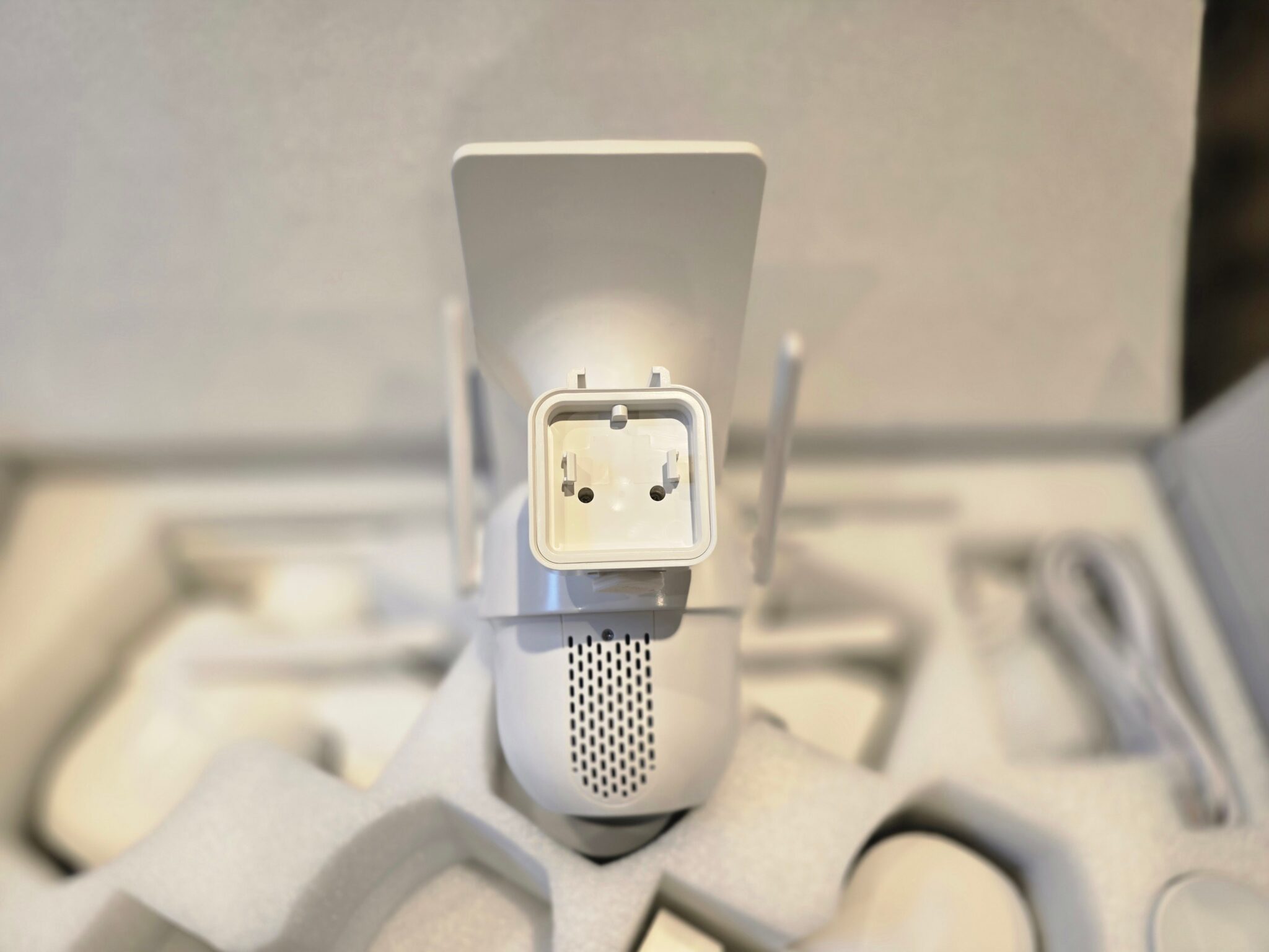 AOSU C9C-4H SolarCam D1 Classic Kit Review: Solar Pan Tilt Wireless ...