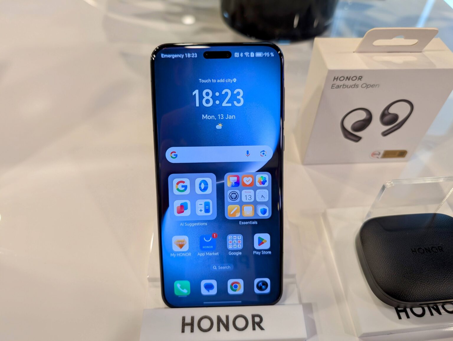 Honor Magic7 Pro Launches Across Europe with Advanced AI Features