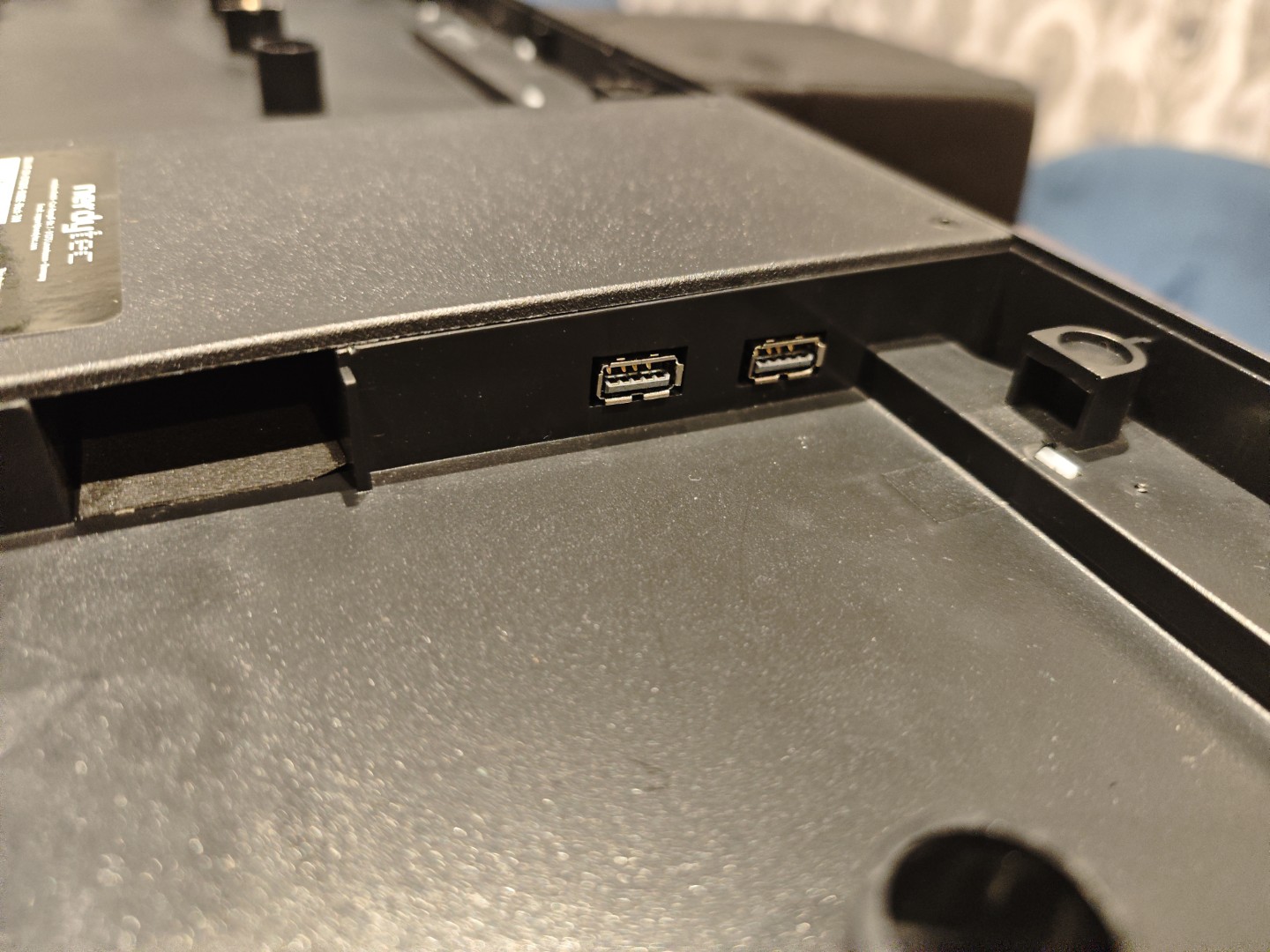 Couchmaster CYCON³ Review - Ergonomic Gaming Lap Desk for Couch and Bed